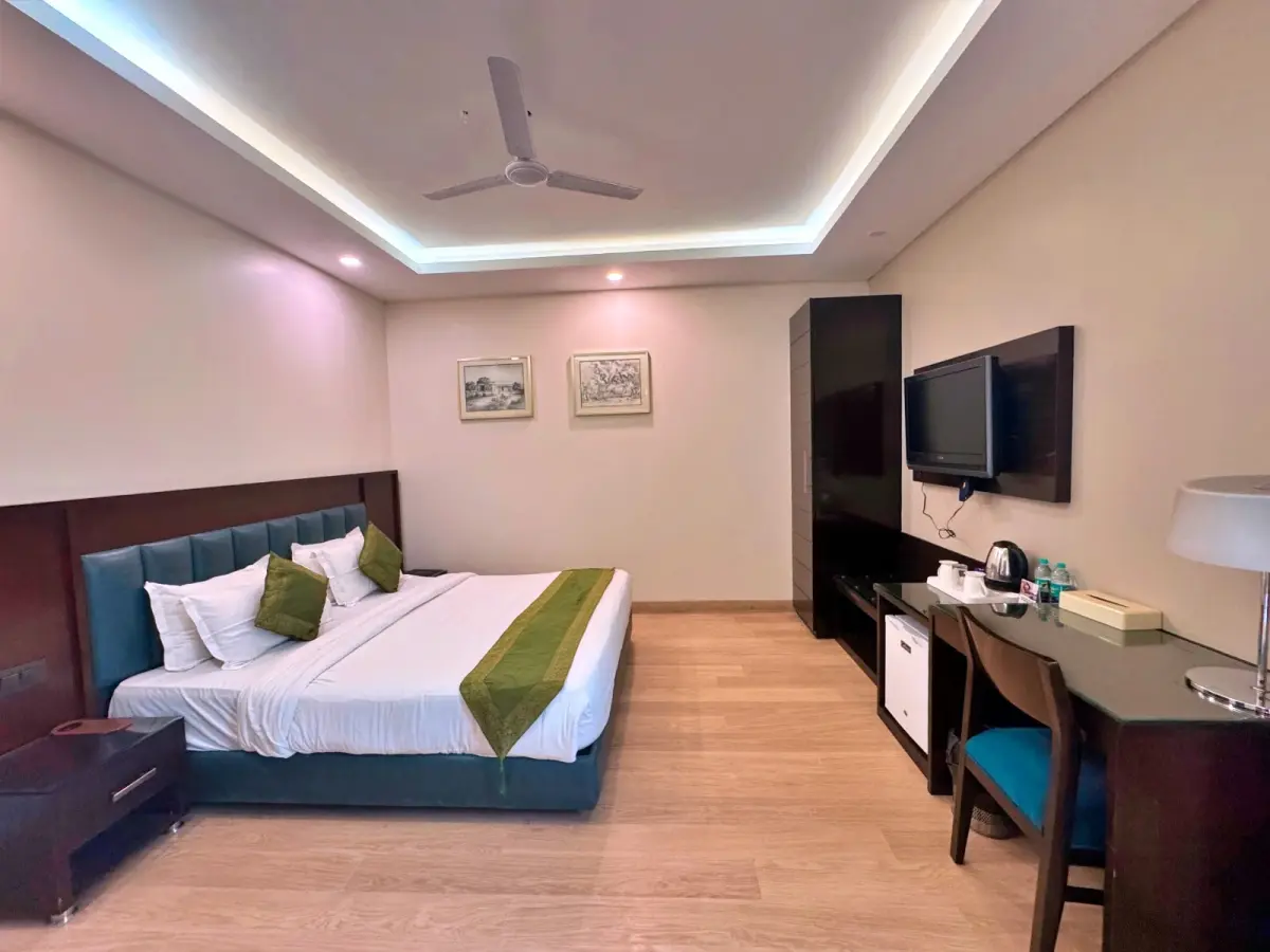 Experience Luxury Comfort at Best Hotel Near Okhla Business Hub - Amber Inn